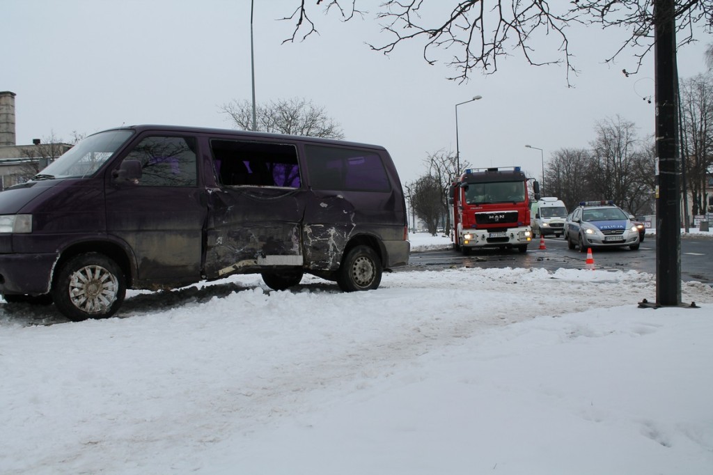 Ul. Związkowa: Dwie osoby ranne w zderzeniu dwóch aut : Lublin112.pl ... Ul. Związkowa: Dwie osoby ranne w zderzeniu dwóch aut : Lublin112.pl ...