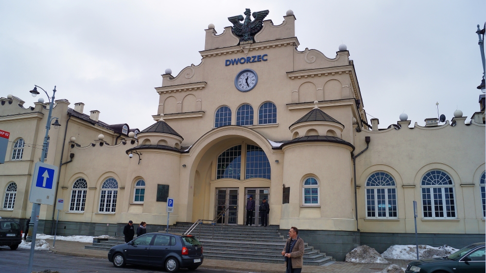 PKP: Jesienna korekta rozkładu jazdy pociągów. Mobilni informatorzy na ...