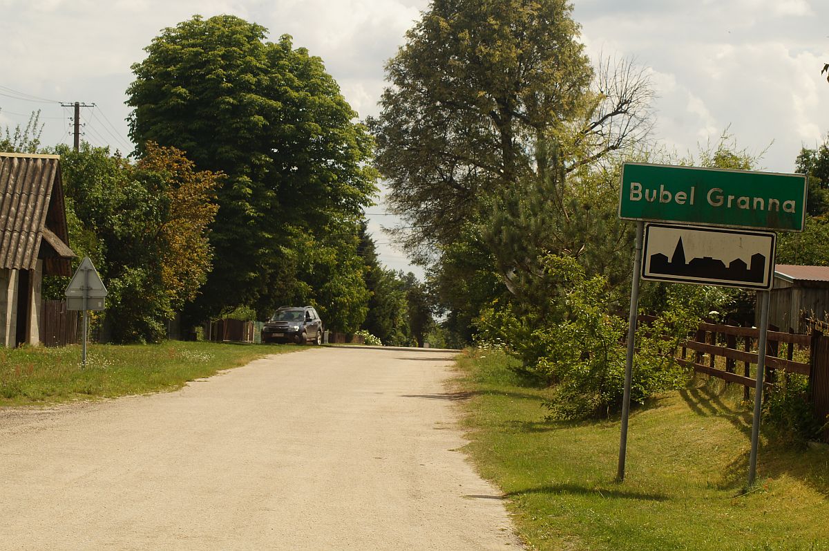 Artyści z całego świata pracują w malowniczej scenerii wsi Bubel Granna ...