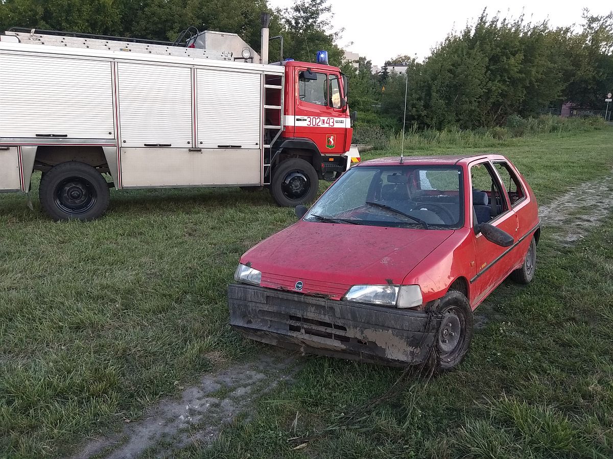 Lublin: W rzece znaleziono samochód. Trwa ustalanie, skąd się tam wziął ...