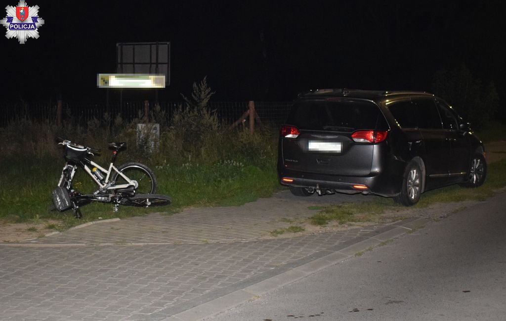 Zderzenie pojazdu osobowego z rowerzystą. Oboje kierujący dostali po ... Zderzenie pojazdu osobowego z rowerzystą. Oboje kierujący dostali po ...
