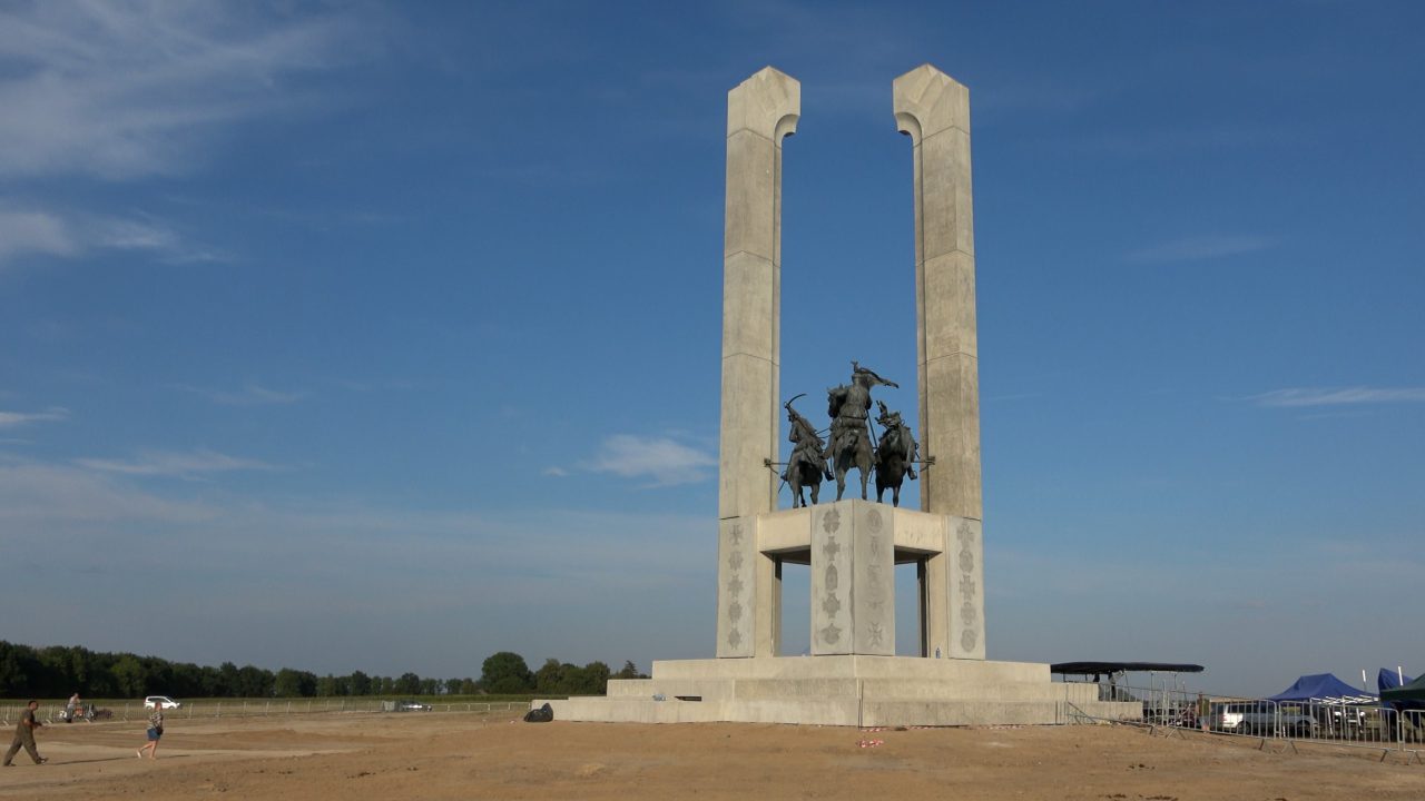 Pomnik Chwały w Komarowie gotowy do odsłonięcia. Dziś rozpoczynają się ...