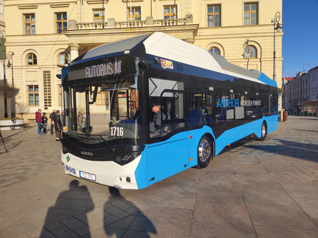 Autobus wodorowy wyjedzie dziś na linię z pasażerami. Sprawdź, gdzie ...