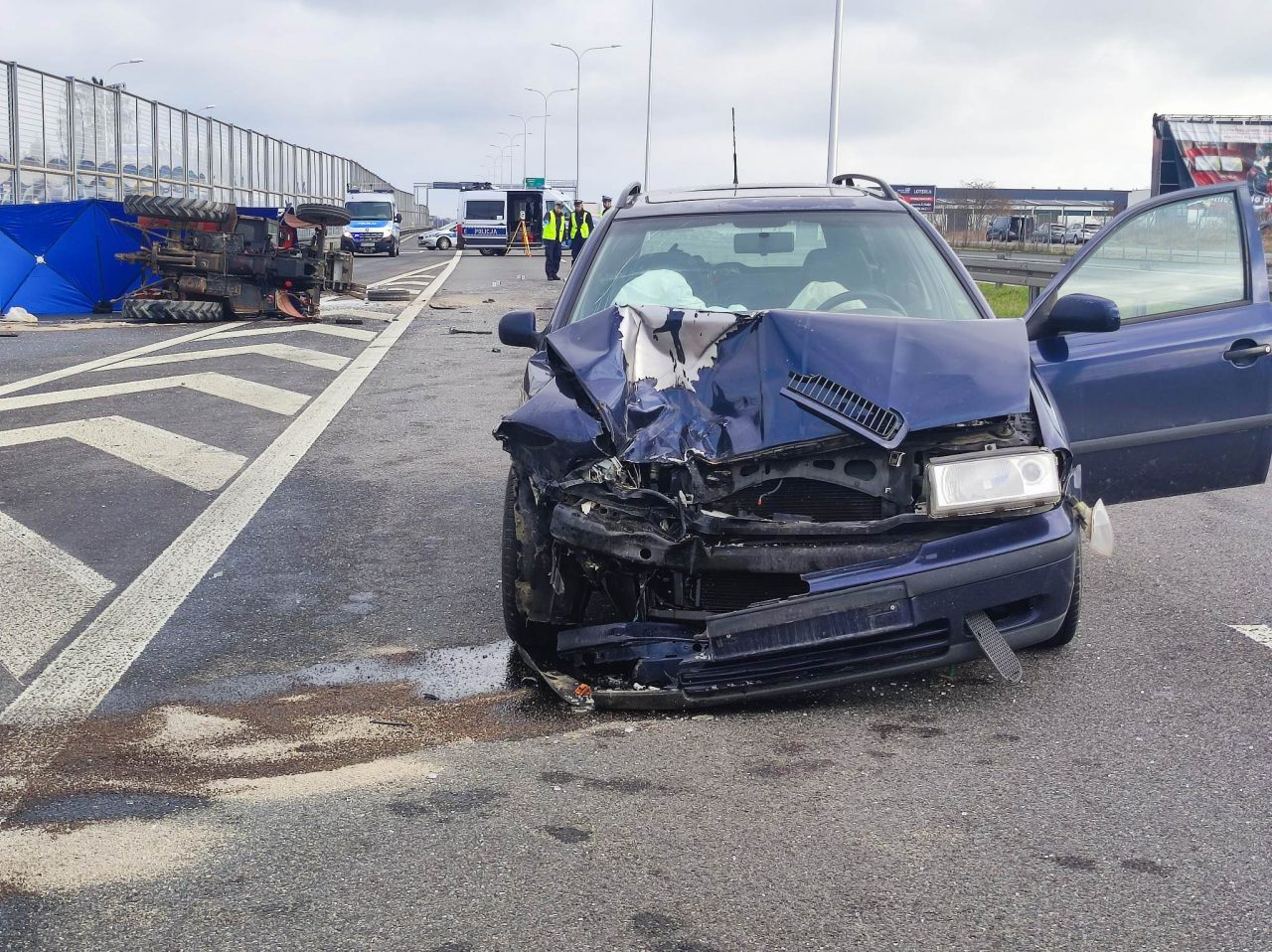 Tragiczny wypadek w Elizówce. Droga z Lubartowa do Lublina całkowicie zablokowana (zdjęcia ...