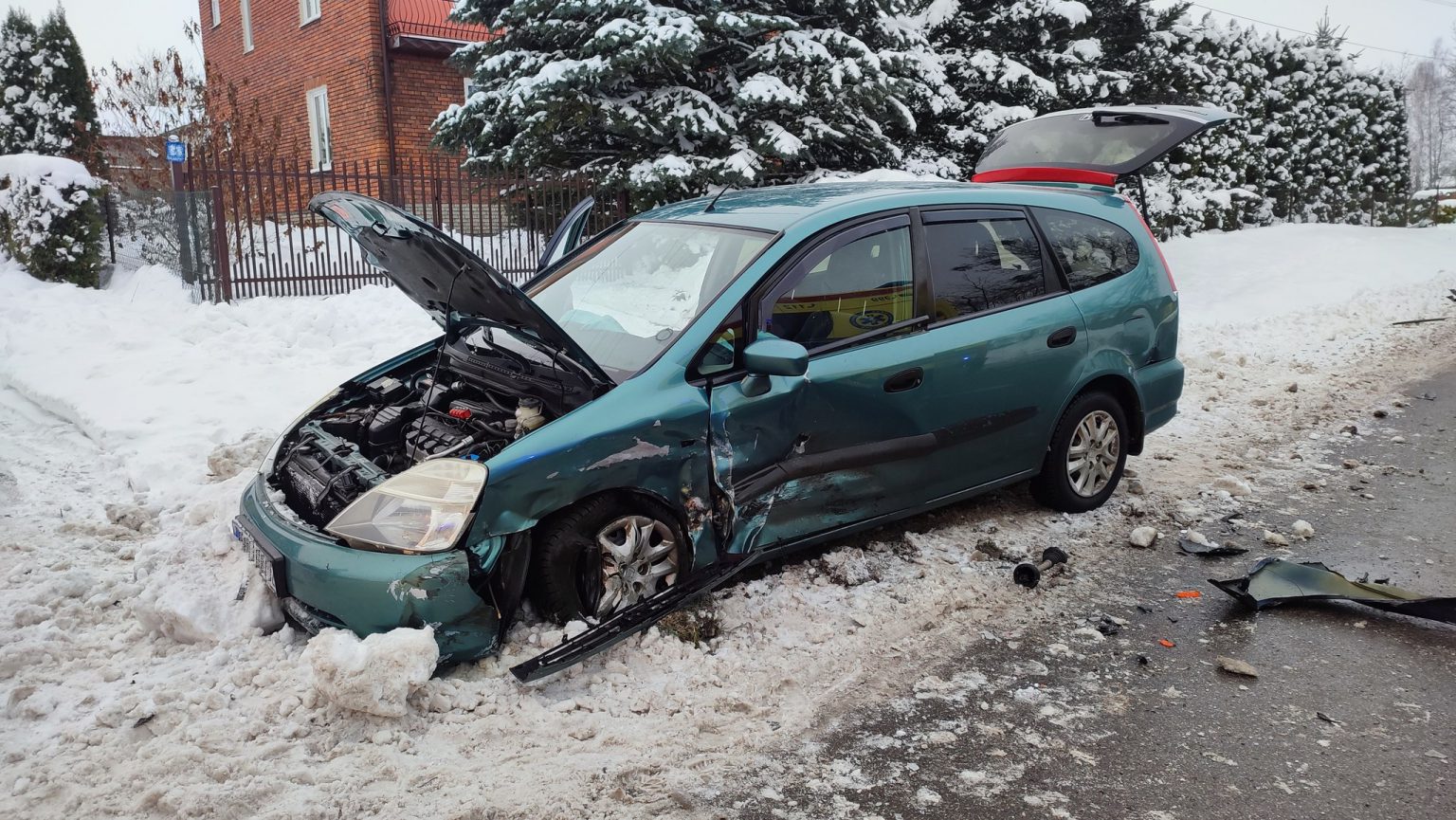 Zderzenie na łuku drogi, dwa auta rozbite (zdjęcia) : Lublin112 ...