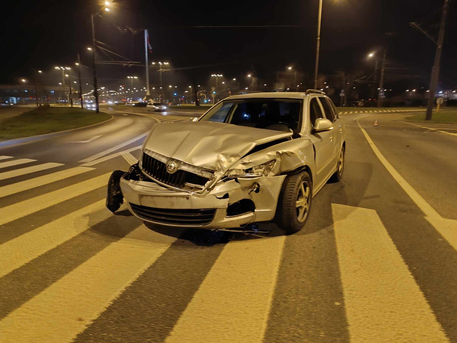 Kolejna kolizja na tym rondzie. Dwa auta rozbite (zdjęcia) : Lublin112 ...