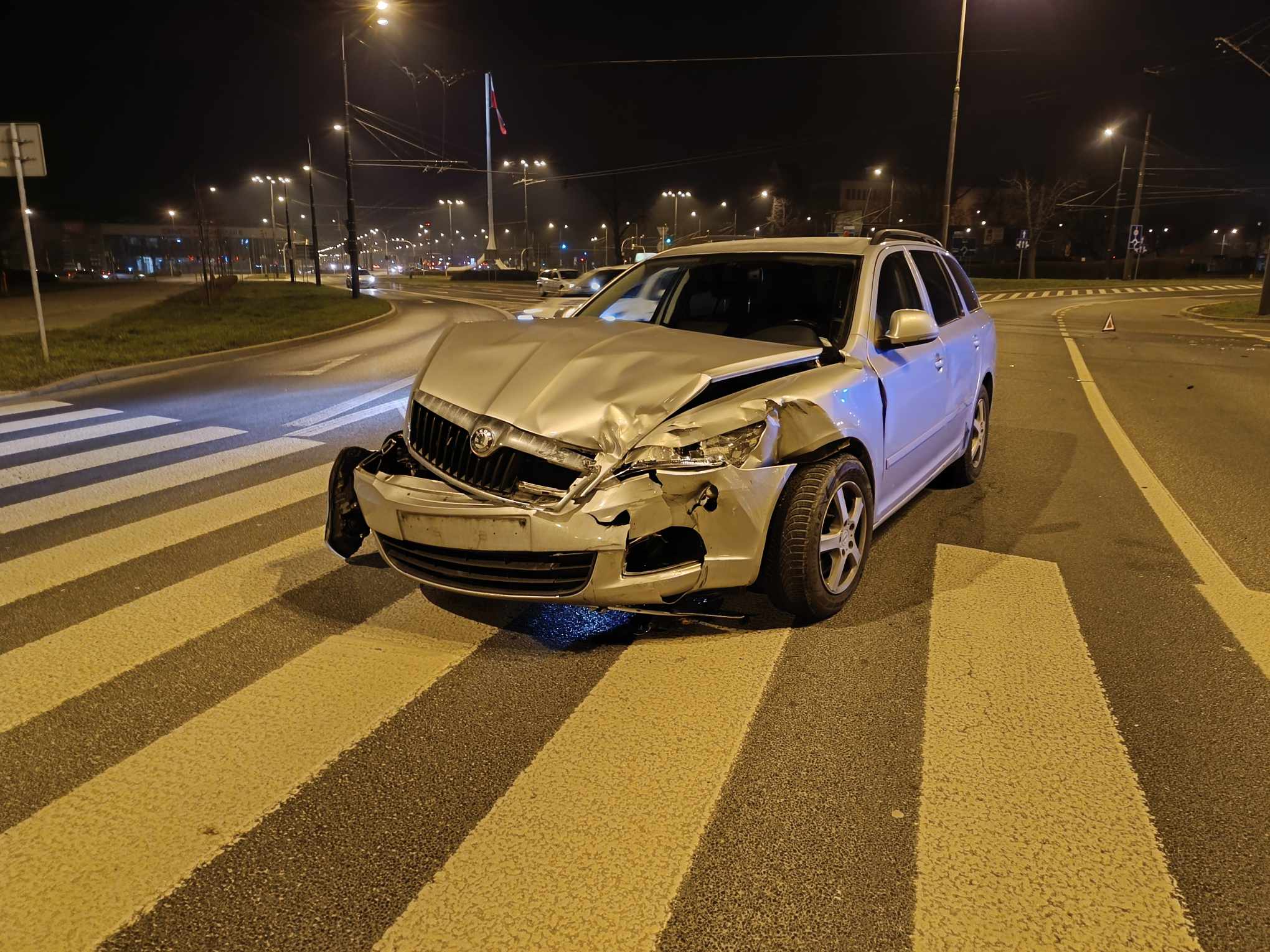 Kolejna kolizja na tym rondzie. Dwa auta rozbite (zdjęcia) : Lublin112 ...
