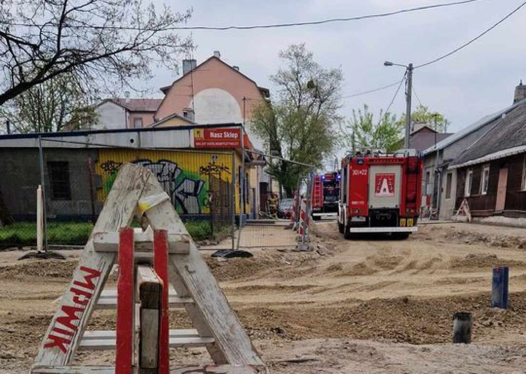 Pożar domu w Lublinie. Trzy osoby, w tym dziecko trafiły, do szpitala ... Pożar domu w Lublinie. Trzy osoby, w tym dziecko trafiły, do szpitala ...