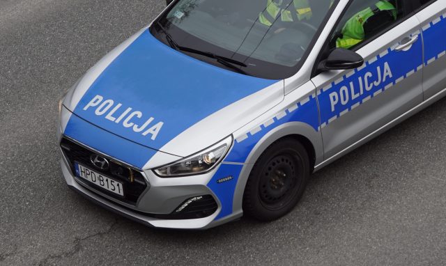 Zderzenie trzech samochodów na drodze krajowej nr 74. Zablokowane dwa ... Zderzenie trzech samochodów na drodze krajowej nr 74. Zablokowane dwa ...