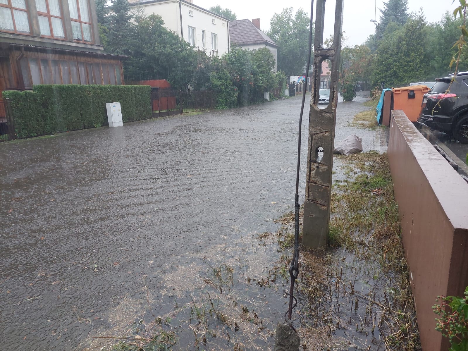 Takiej ulewy w Lublinie dawno nie było. Zalane ulice i utopione samochody (zdjęcia, wideo ...