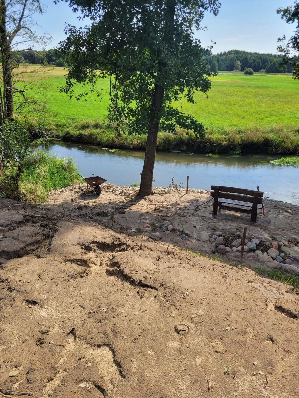 Zakończono prace nad zabudową wyrwy na lewym brzegu Bystrzycy w ...