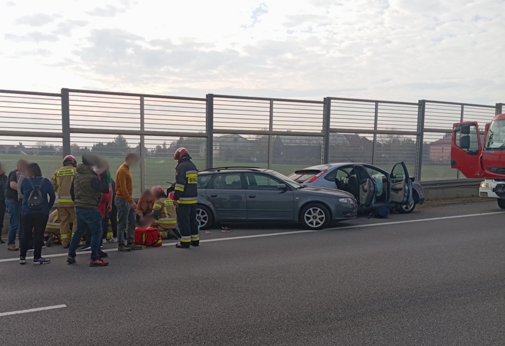 Wypadek na obwodnicy Lublina, droga zablokowana. Dwa auta rozbite, interweniuje śmigłowiec LPR ...
