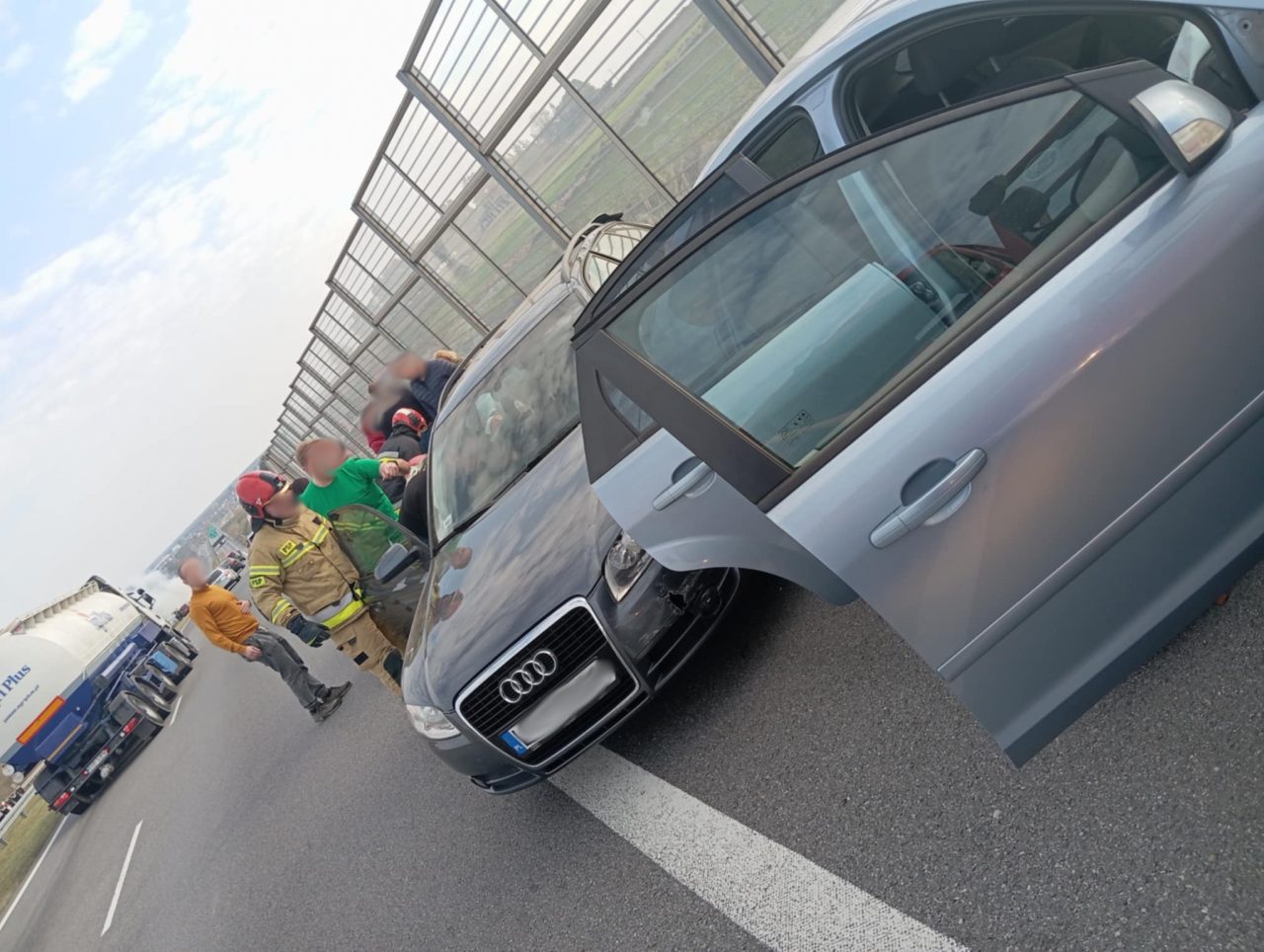 Wypadek na obwodnicy Lublina, droga zablokowana. Dwa auta rozbite ...