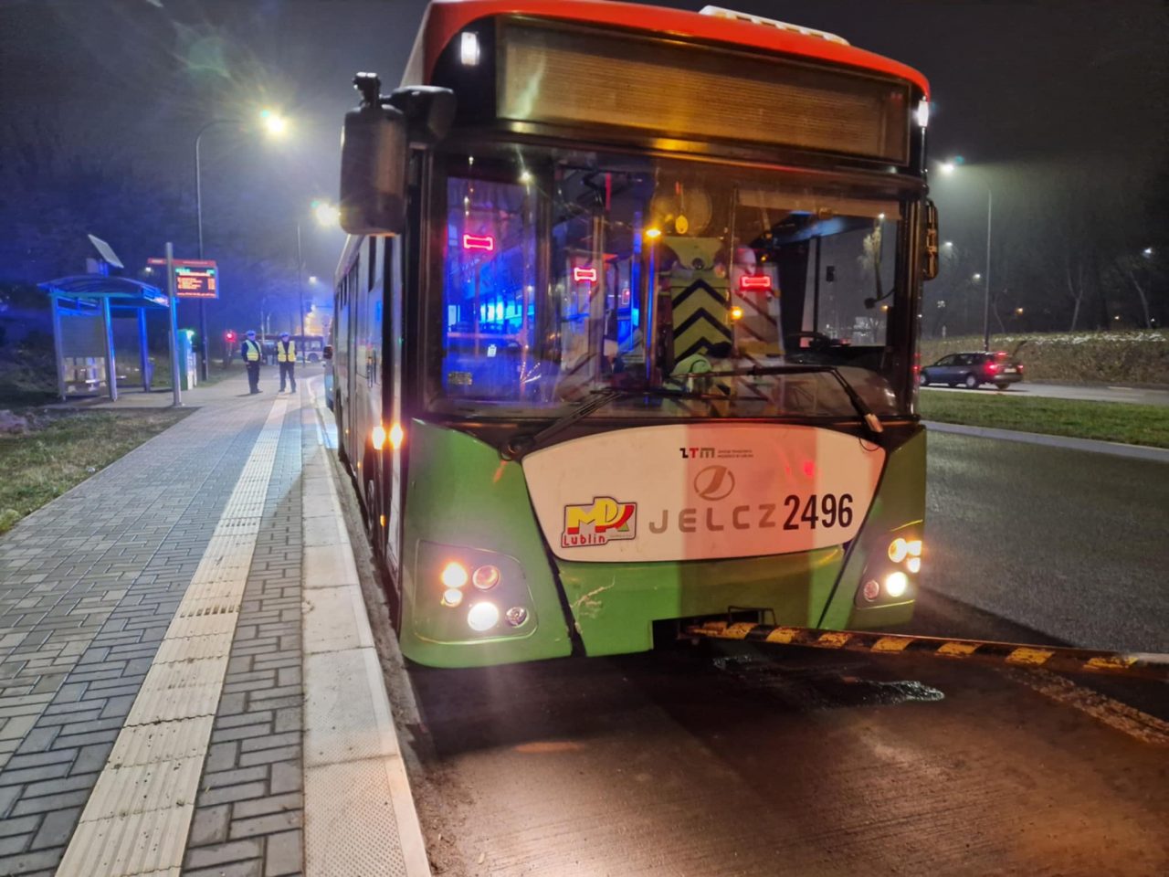 Wjechała w autobus komunikacji miejskiej. Twierdziła, że to nie jej wina, gdyż miała zielone ...
