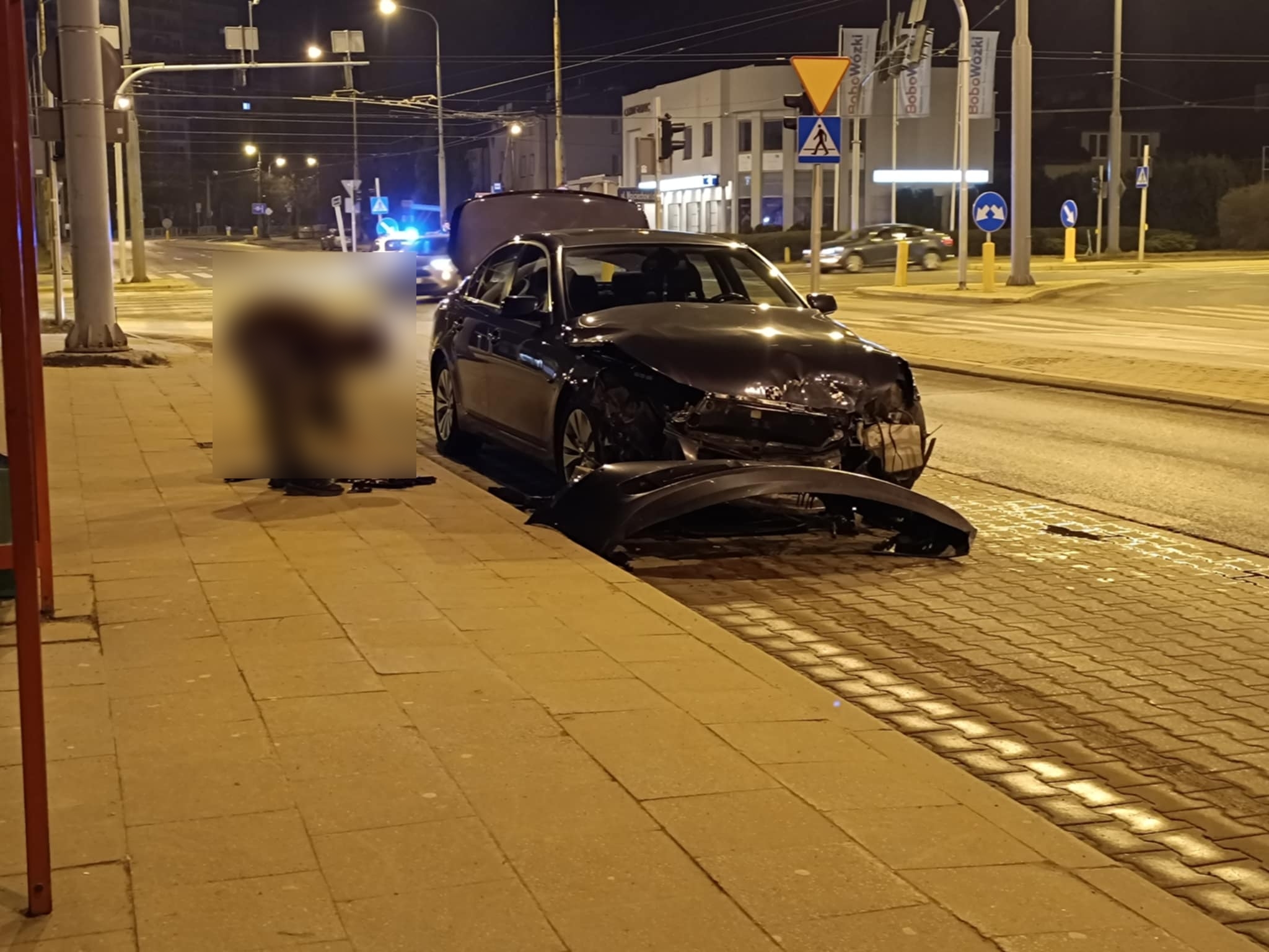 Nocna kolizja na al. Kraśnickiej w Lublinie. Utrudnienia w ruchu trwały ponad godzinę (zdjęcia ...