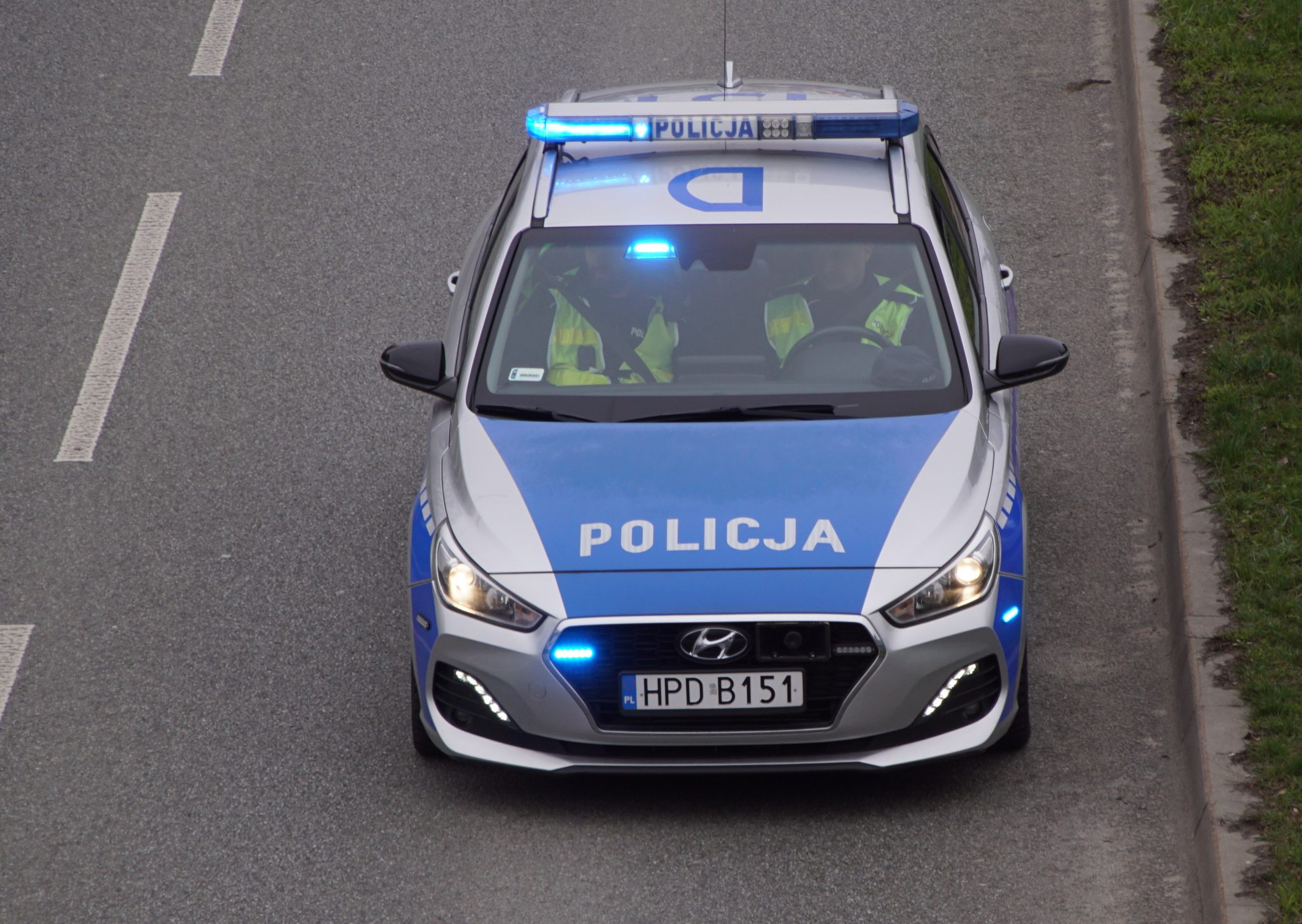 Auto osobowe uderzyło w bariery energochłonne na drodze ekspresowej ...