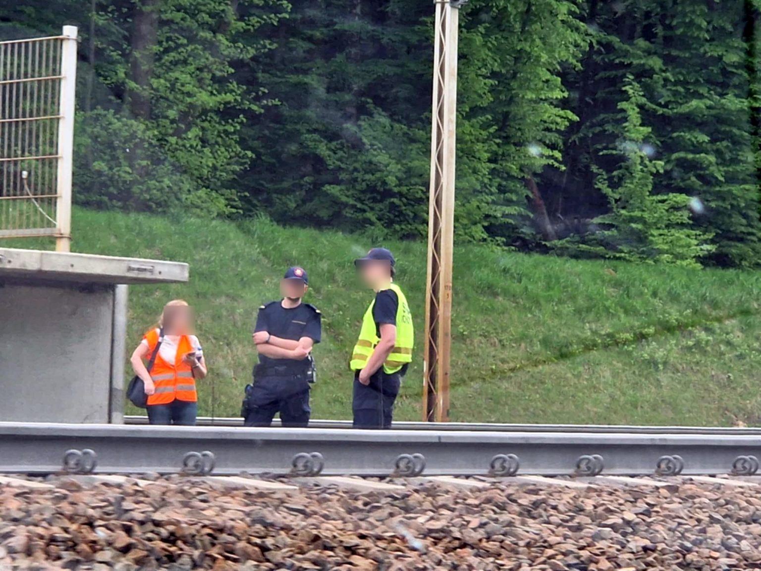 Tragedia na przystanku kolejowym. Nie żyje mężczyzna potrącony przez pociąg (zdjęcia) : Lublin ...
