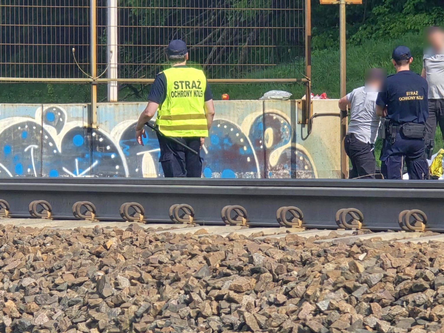 Tragedia na przystanku kolejowym. Nie żyje mężczyzna potrącony przez pociąg (zdjęcia) : Lublin ...