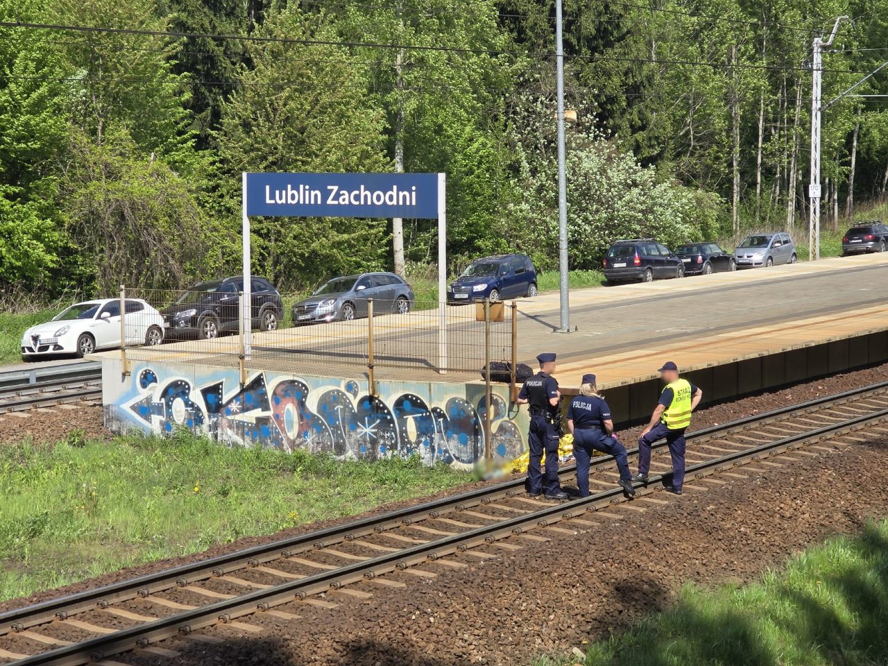 Tragedia na przystanku kolejowym. Nie żyje mężczyzna potrącony przez pociąg (zdjęcia) : Lublin ...