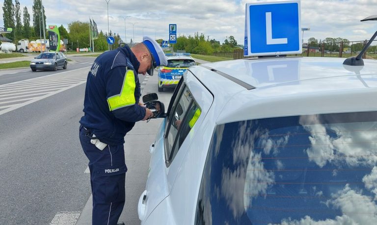Instruktor nauki jazdy ciężarówką bez uprawnień zatrzymany przez policjantów w Chełmie (zdjęcia ...