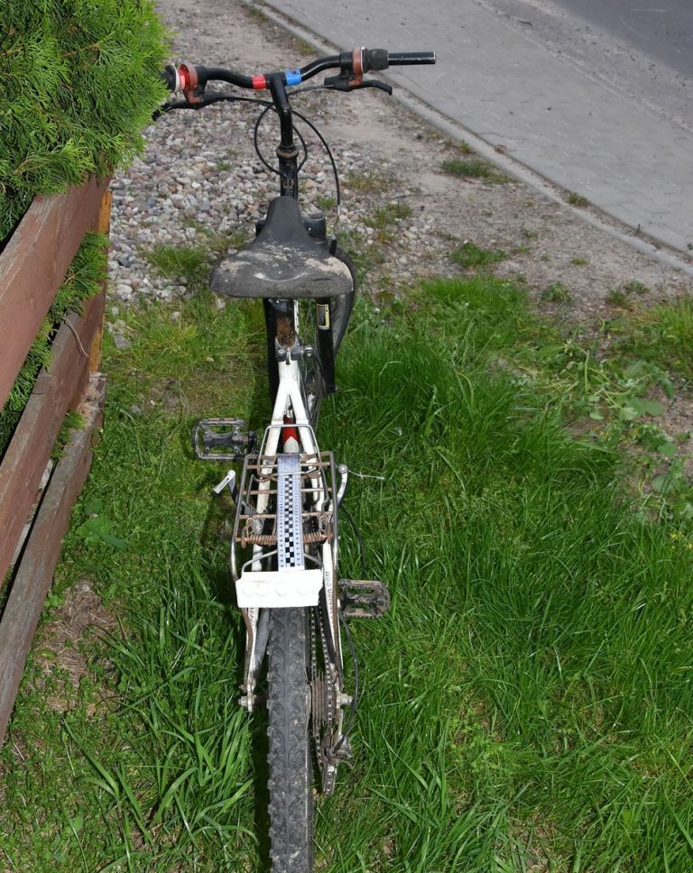 Pijany rowerzysta doprowadził do kolizji i próbował uciekać. Został ...