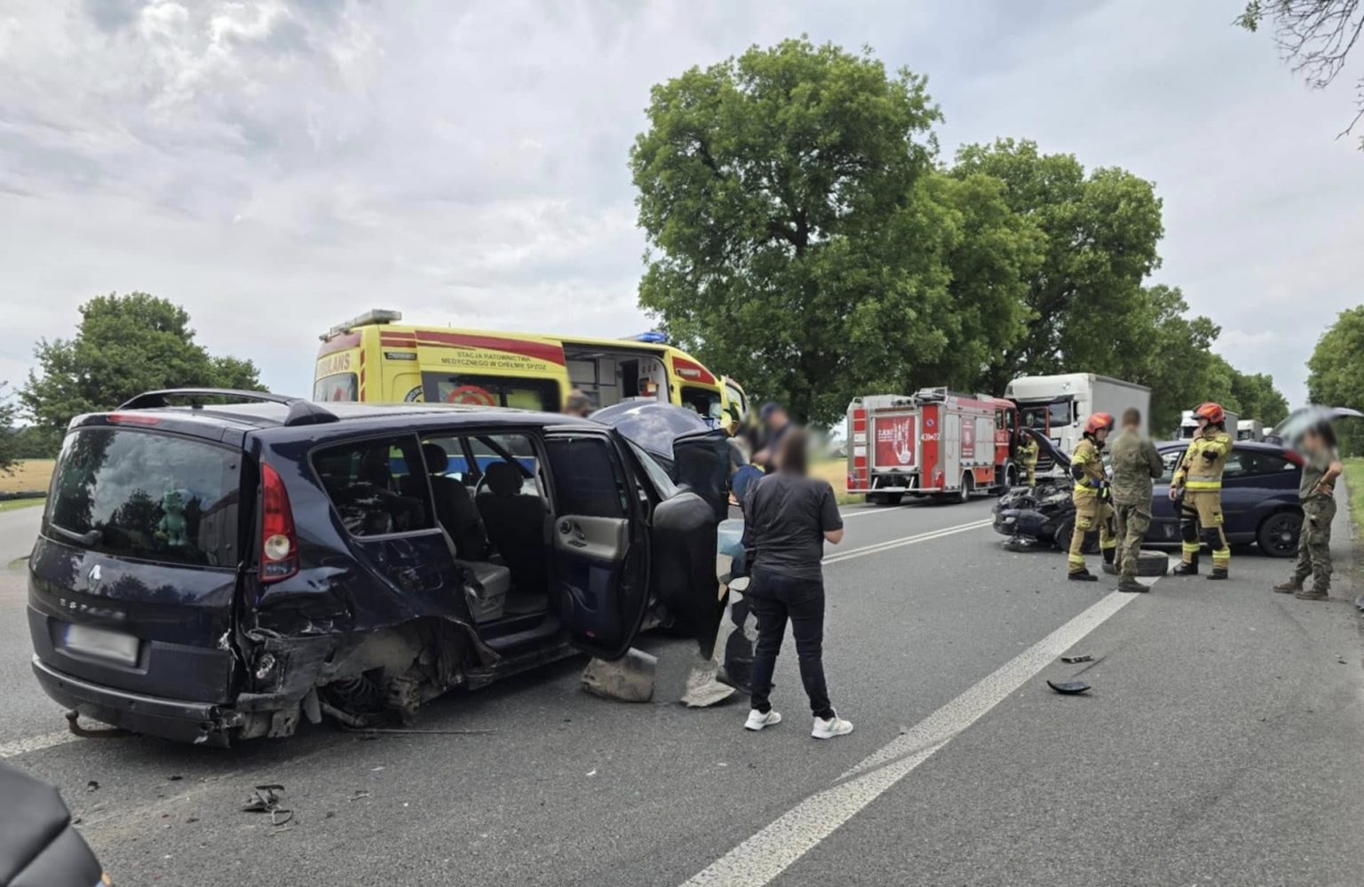 Wypadek na drodze krajowej nr 17. Jedna osoba poszkodowana, droga częściowo zablokowana (zdjęcia ...