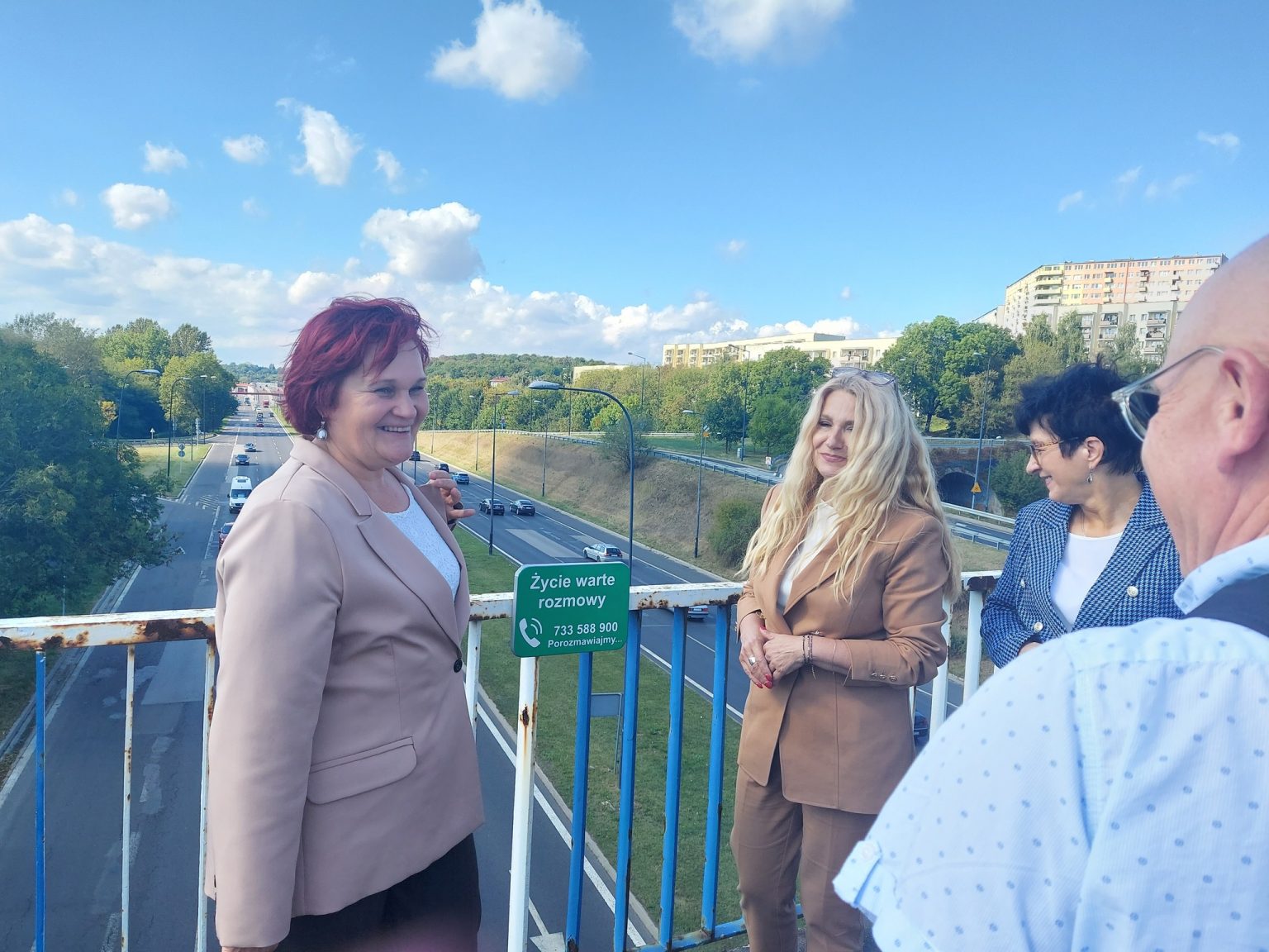 Specjalne tabliczki dla osób w kryzysie emocjonalnym zawisły na lubelskich wiaduktach (zdjęcia ...