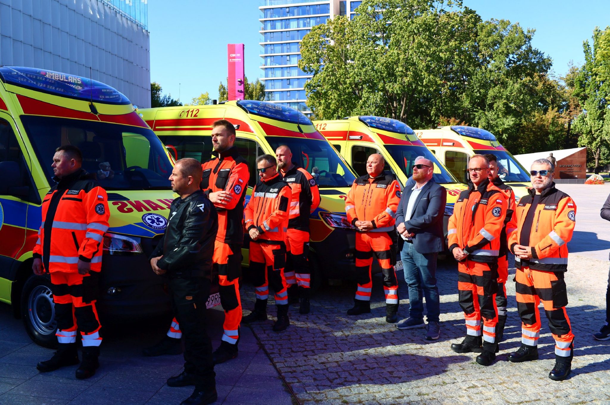Kolejne nowe karetki w lubelskim pogotowiu ratunkowym. Dziś uroczyście przekazano kluczyki ...