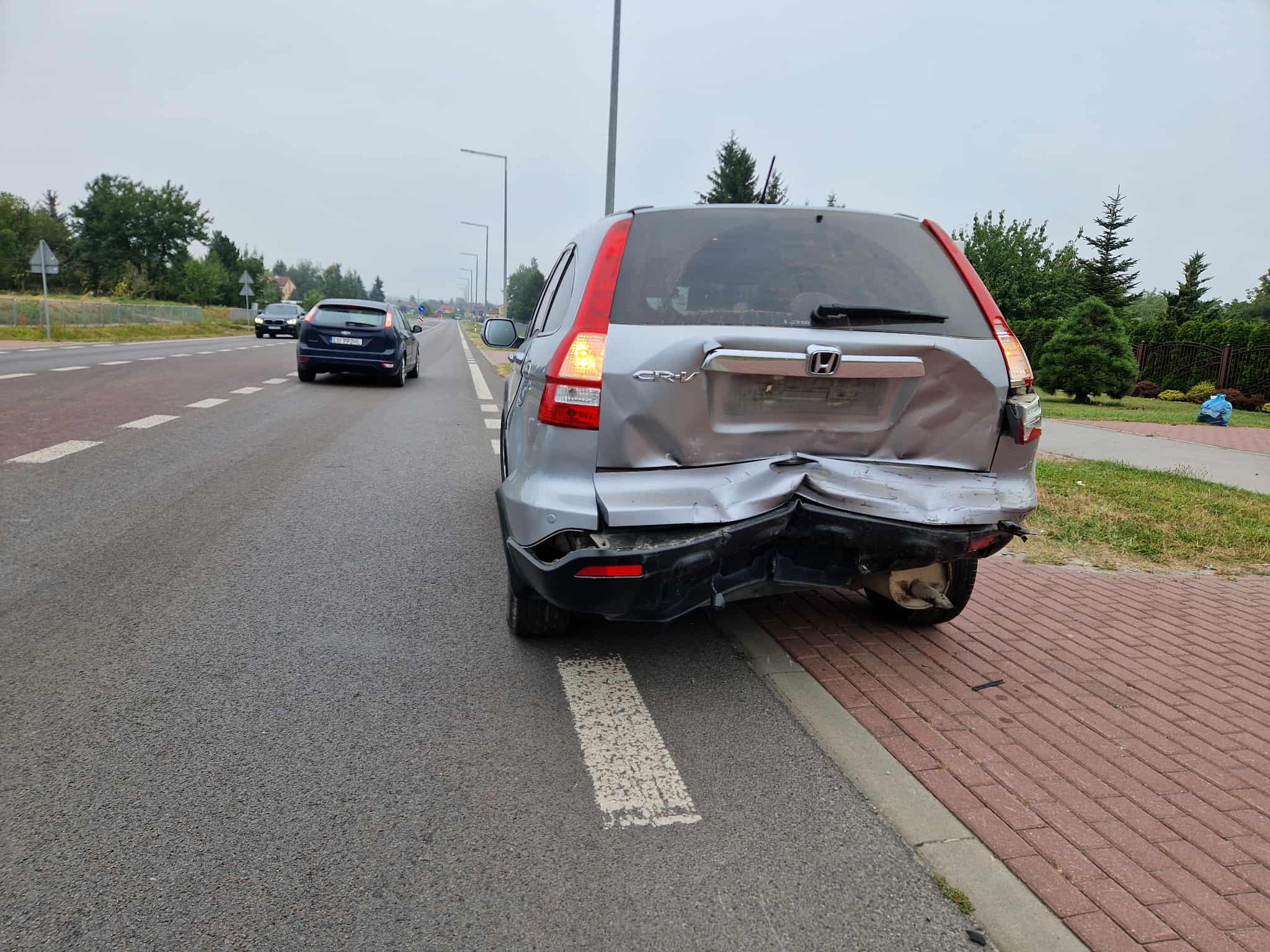 Poranne najechanie przed przejściem dla pieszych. Dwa auta rozbite ...