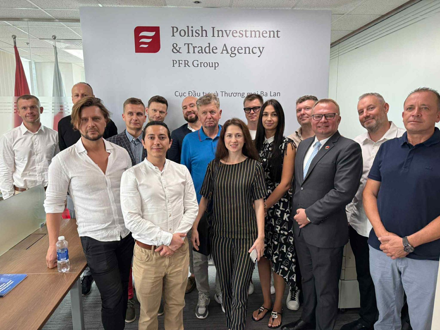 Duży pożar pod Świdnikiem. Czarny dym widać z Lublina, w akcji kilka ...