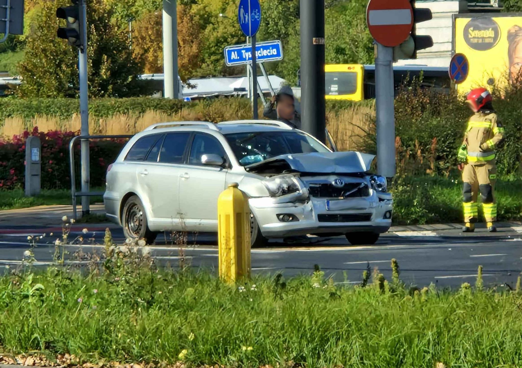 Zderzenie dwóch aut na rondzie przy Zamku – duże utrudnienia w ruchu (zdjęcia) : Lublin112.pl ...