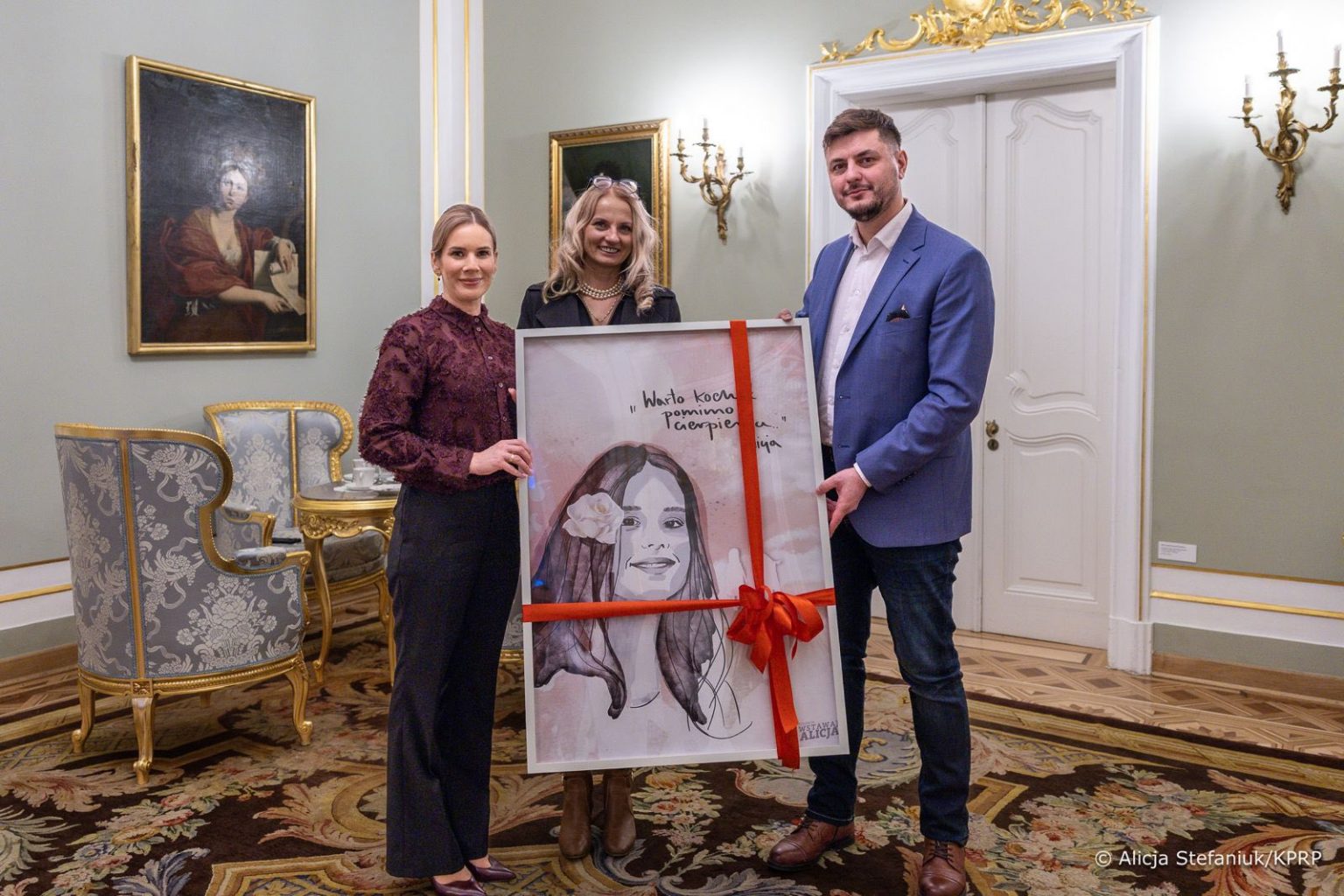 Unikatowa sukienka Pierwszej Damy na aukcji charytatywnej dla Fundacji ...
