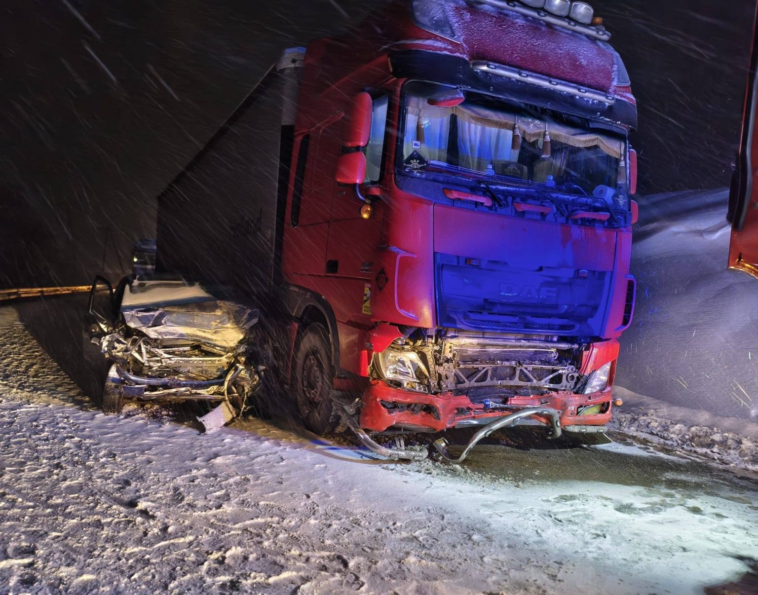 Zderzenie ciężarówki z autem osobowym. Droga krajowa nr 17 zablokowana ...