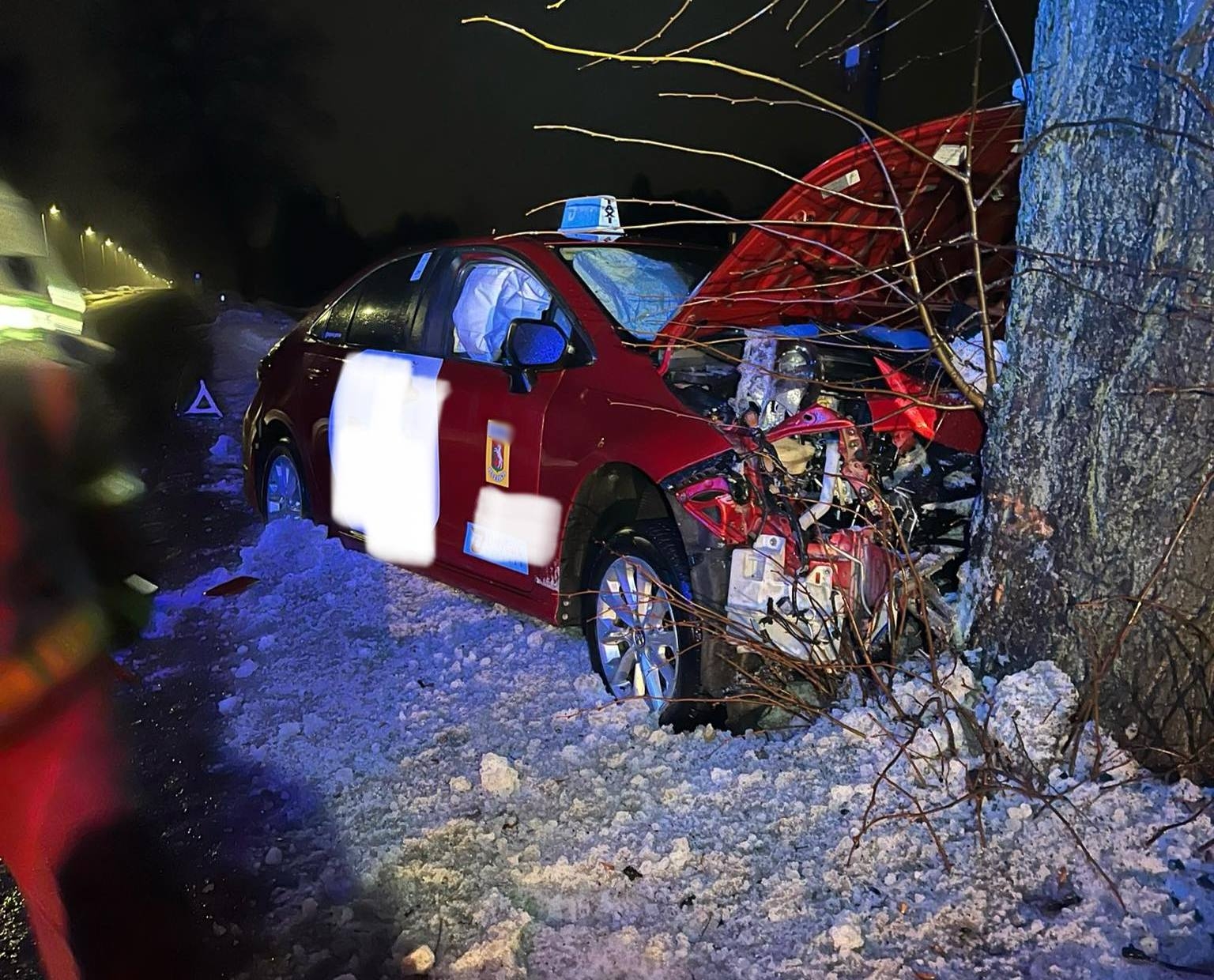 Jacków: samochód osobowy wypadł z drogi i uderzył w drzewo : Lublin112 ...